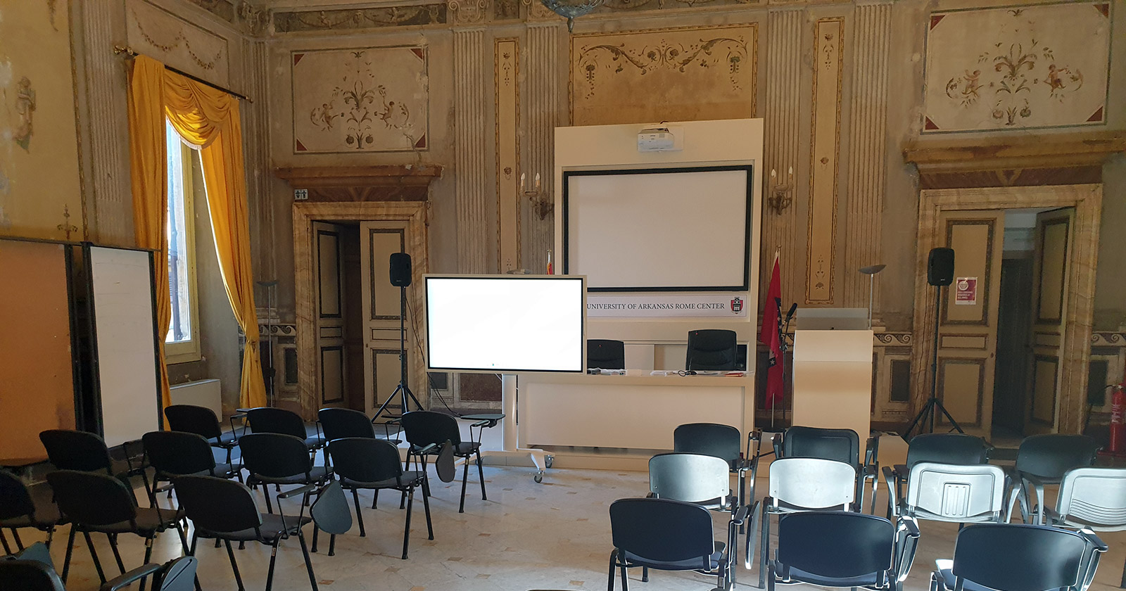 University of Arkansas sceglie le LIM Flip per il Rome Center